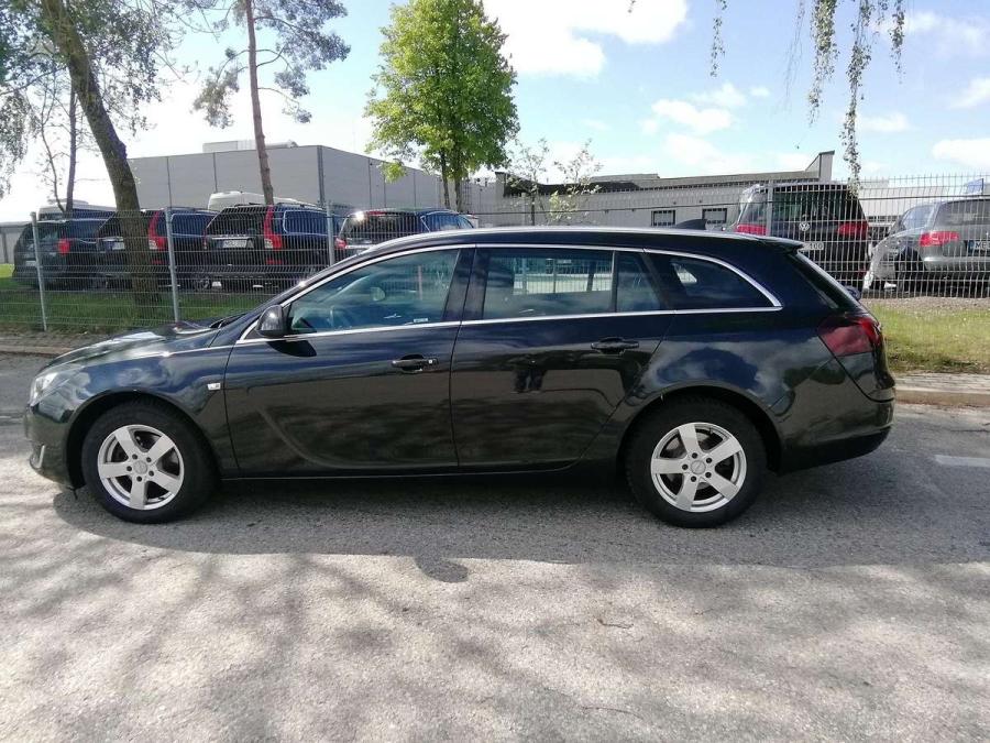 Black Opel Insignia 2016 in Marijampole, with an engine capacity of 1.36 L and mileage of 271 thousand km for 4799 €, photo 1 on AUTOMOTO.COM.LV