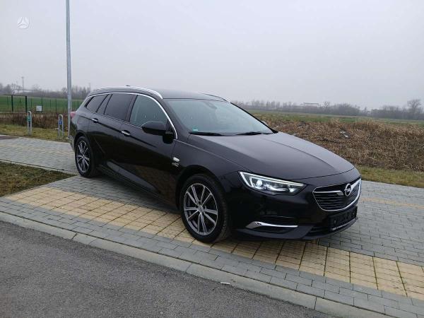 Black Opel Insignia 2017 in Marijampole, with an engine capacity of 1.96 L and mileage of 229 thousand km for 9850 €, photo 7 on AUTOMOTO.COM.LV