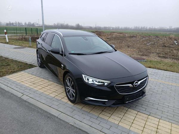 Black Opel Insignia 2017 in Marijampole, with an engine capacity of 1.96 L and mileage of 229 thousand km for 9850 €, photo 8 on AUTOMOTO.COM.LV