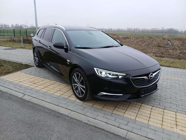 Black Opel Insignia 2017 in Marijampole, with an engine capacity of 1.96 L and mileage of 229 thousand km for 9850 €, photo 10 on AUTOMOTO.COM.LV