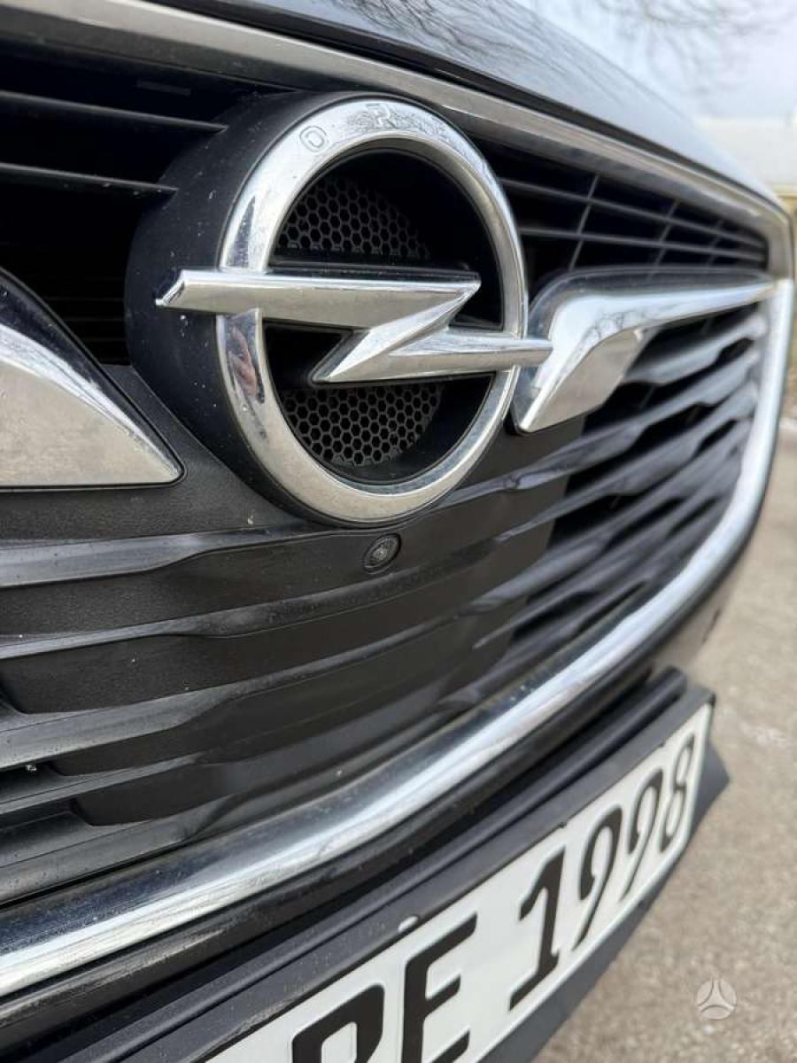 Black Opel Insignia 2017 in Marijampole, with an engine capacity of 1.96 L and mileage of 272 thousand km for 10200 €, photo 21 on AUTOMOTO.COM.LV