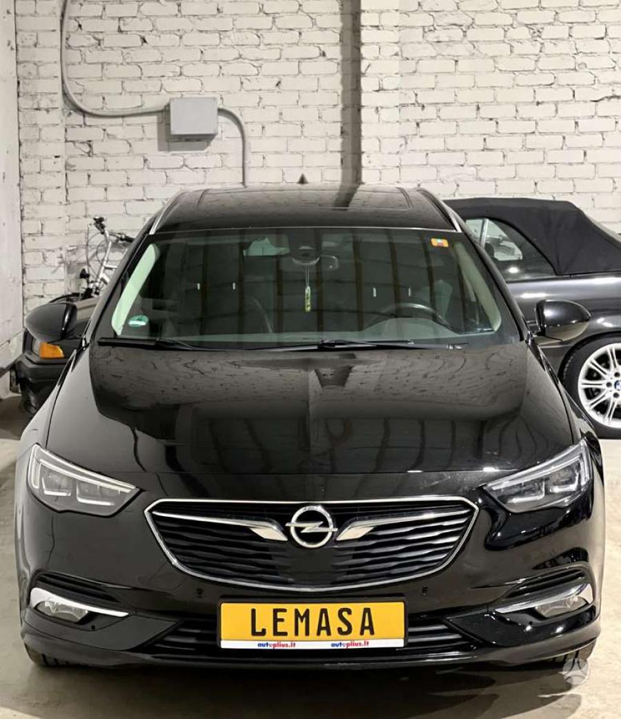 Black Opel Insignia 2017 in Klaipeda, with an engine capacity of 1.96 L and mileage of 241 thousand km for 10999 €, photo 12 on AUTOMOTO.COM.LV