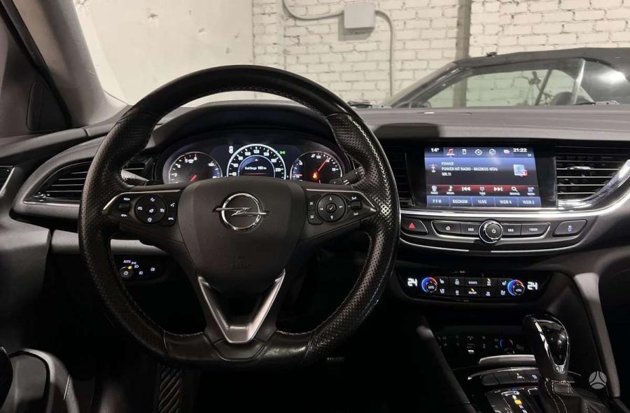 Black Opel Insignia 2017 in Klaipeda, with an engine capacity of 1.96 L and mileage of 241 thousand km for 10999 €, photo 21 on AUTOMOTO.COM.LV