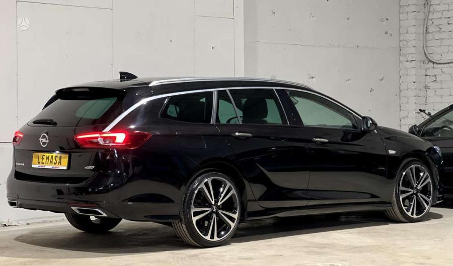 Black Opel Insignia 2017 in Klaipeda, with an engine capacity of 1.96 L and mileage of 241 thousand km for 10999 €, photo 30 on AUTOMOTO.COM.LV