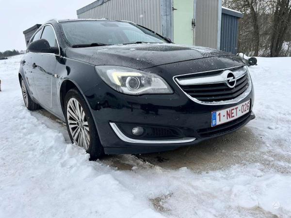 Black Opel Insignia 2017 in Alytus, with an engine capacity of 1.60 L and mileage of 240 thousand km for 6600 €, photo 2 on AUTOMOTO.COM.LV