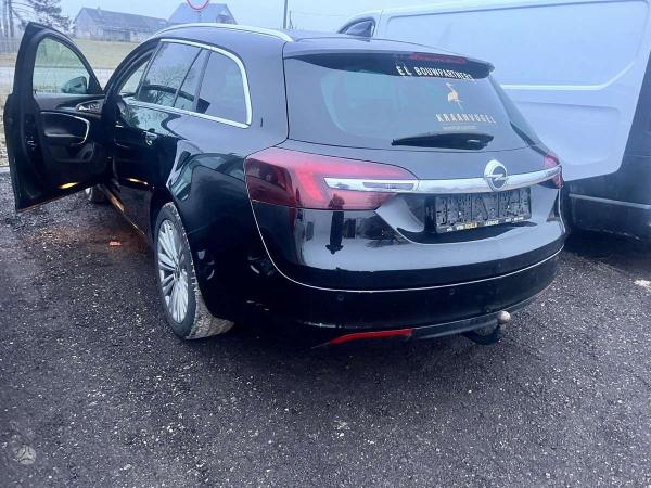 Black Opel Insignia 2017 in Alytus, with an engine capacity of 1.60 L and mileage of 240 thousand km for 6600 €, photo 5 on AUTOMOTO.COM.LV