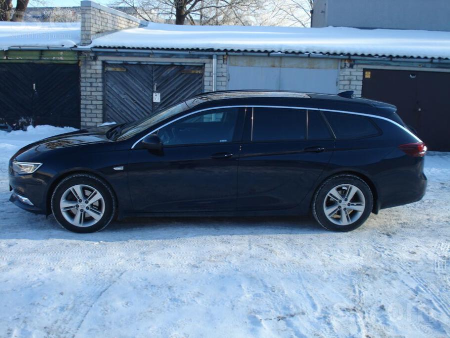 Black Opel Insignia 2017 in Riga, with an engine capacity of 2.00 L and mileage of 161 thousand km for 9000 €, photo 1 on AUTOMOTO.COM.LV