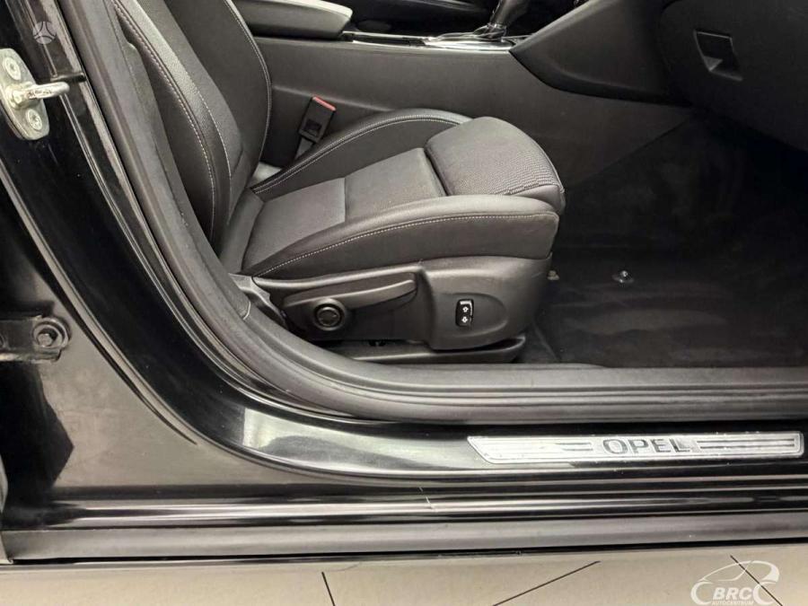 Black Opel Insignia 2017 in Vilnius, with an engine capacity of 1.96 L and mileage of 183 thousand km for 6900 €, photo 8 on AUTOMOTO.COM.LV