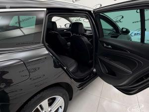 Black Opel Insignia 2017 in Vilnius, with an engine capacity of 1.96 L and mileage of 183 thousand km for 6900 €, photo 15 on AUTOMOTO.COM.LV