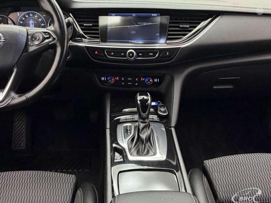 Black Opel Insignia 2017 in Vilnius, with an engine capacity of 1.96 L and mileage of 183 thousand km for 6900 €, photo 17 on AUTOMOTO.COM.LV