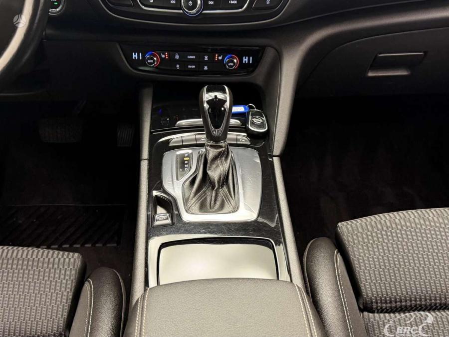 Black Opel Insignia 2017 in Vilnius, with an engine capacity of 1.96 L and mileage of 183 thousand km for 6900 €, photo 20 on AUTOMOTO.COM.LV