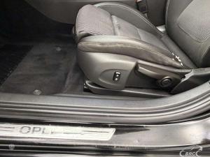 Black Opel Insignia 2017 in Vilnius, with an engine capacity of 1.96 L and mileage of 183 thousand km for 6900 €, photo 25 on AUTOMOTO.COM.LV