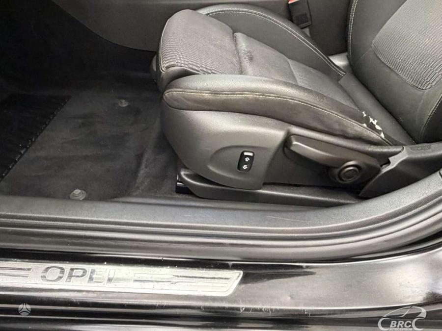 Black Opel Insignia 2017 in Vilnius, with an engine capacity of 1.96 L and mileage of 183 thousand km for 6900 €, photo 25 on AUTOMOTO.COM.LV
