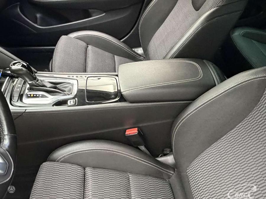 Black Opel Insignia 2017 in Vilnius, with an engine capacity of 1.96 L and mileage of 183 thousand km for 6900 €, photo 27 on AUTOMOTO.COM.LV