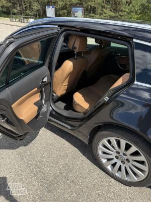 Black Opel Insignia 2017 in Vilnius, with an engine capacity of 2.00 L and mileage of 305 thousand km for 5750 €, photo 11 on AUTOMOTO.COM.LV