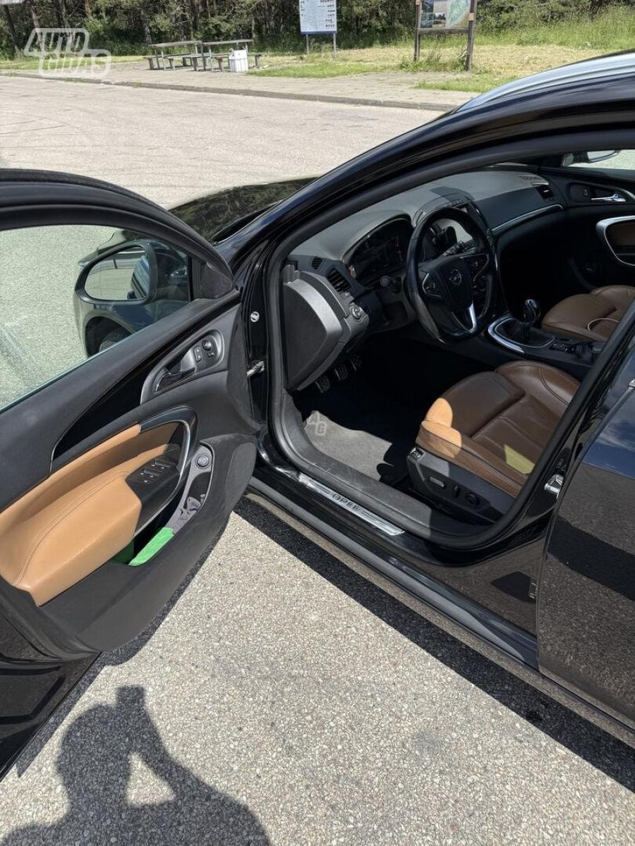Black Opel Insignia 2017 in Vilnius, with an engine capacity of 2.00 L and mileage of 305 thousand km for 5750 €, photo 13 on AUTOMOTO.COM.LV