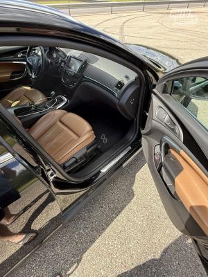 Black Opel Insignia 2017 in Vilnius, with an engine capacity of 2.00 L and mileage of 305 thousand km for 5750 €, photo 15 on AUTOMOTO.COM.LV