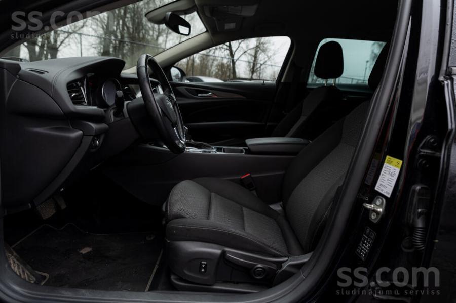 Black Opel Insignia 2017 in Riga, with an engine capacity of 1.60 L and mileage of 254 thousand km for 9900 €, photo 9 on AUTOMOTO.COM.LV