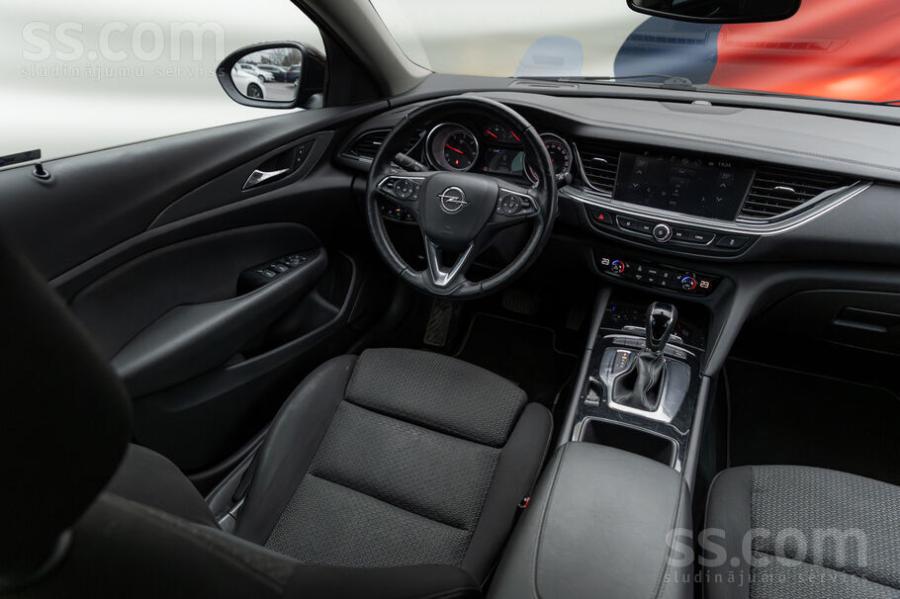 Black Opel Insignia 2017 in Riga, with an engine capacity of 1.60 L and mileage of 254 thousand km for 9900 €, photo 10 on AUTOMOTO.COM.LV