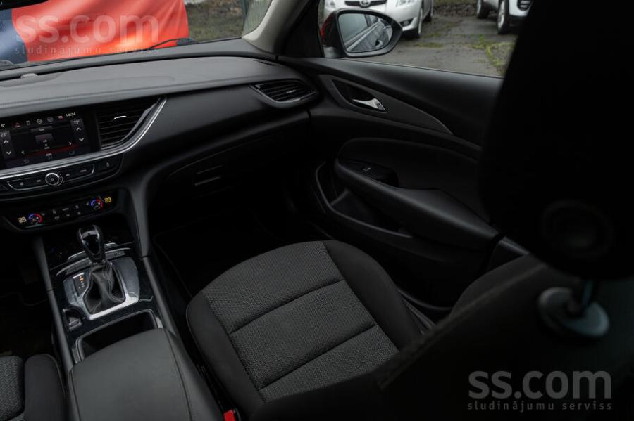 Black Opel Insignia 2017 in Riga, with an engine capacity of 1.60 L and mileage of 254 thousand km for 9900 €, photo 12 on AUTOMOTO.COM.LV