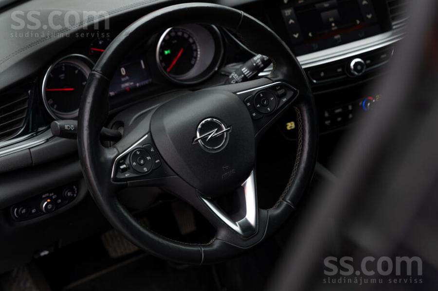 Black Opel Insignia 2017 in Riga, with an engine capacity of 1.60 L and mileage of 254 thousand km for 9900 €, photo 13 on AUTOMOTO.COM.LV