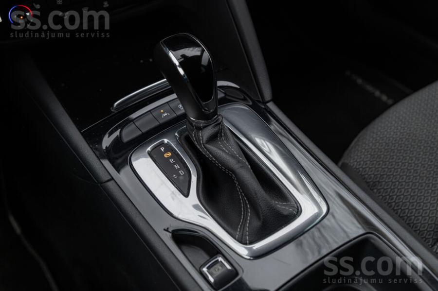 Black Opel Insignia 2017 in Riga, with an engine capacity of 1.60 L and mileage of 254 thousand km for 9900 €, photo 18 on AUTOMOTO.COM.LV