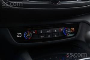 Black Opel Insignia 2017 in Riga, with an engine capacity of 1.60 L and mileage of 254 thousand km for 9900 €, photo 20 on AUTOMOTO.COM.LV