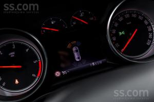 Black Opel Insignia 2017 in Riga, with an engine capacity of 1.60 L and mileage of 254 thousand km for 9900 €, photo 23 on AUTOMOTO.COM.LV