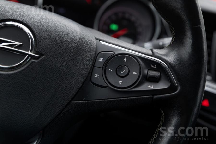Black Opel Insignia 2017 in Riga, with an engine capacity of 1.60 L and mileage of 254 thousand km for 9900 €, photo 25 on AUTOMOTO.COM.LV