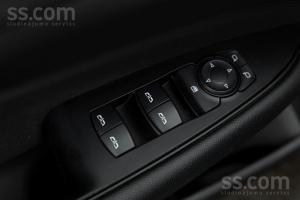 Black Opel Insignia 2017 in Riga, with an engine capacity of 1.60 L and mileage of 254 thousand km for 9900 €, photo 26 on AUTOMOTO.COM.LV