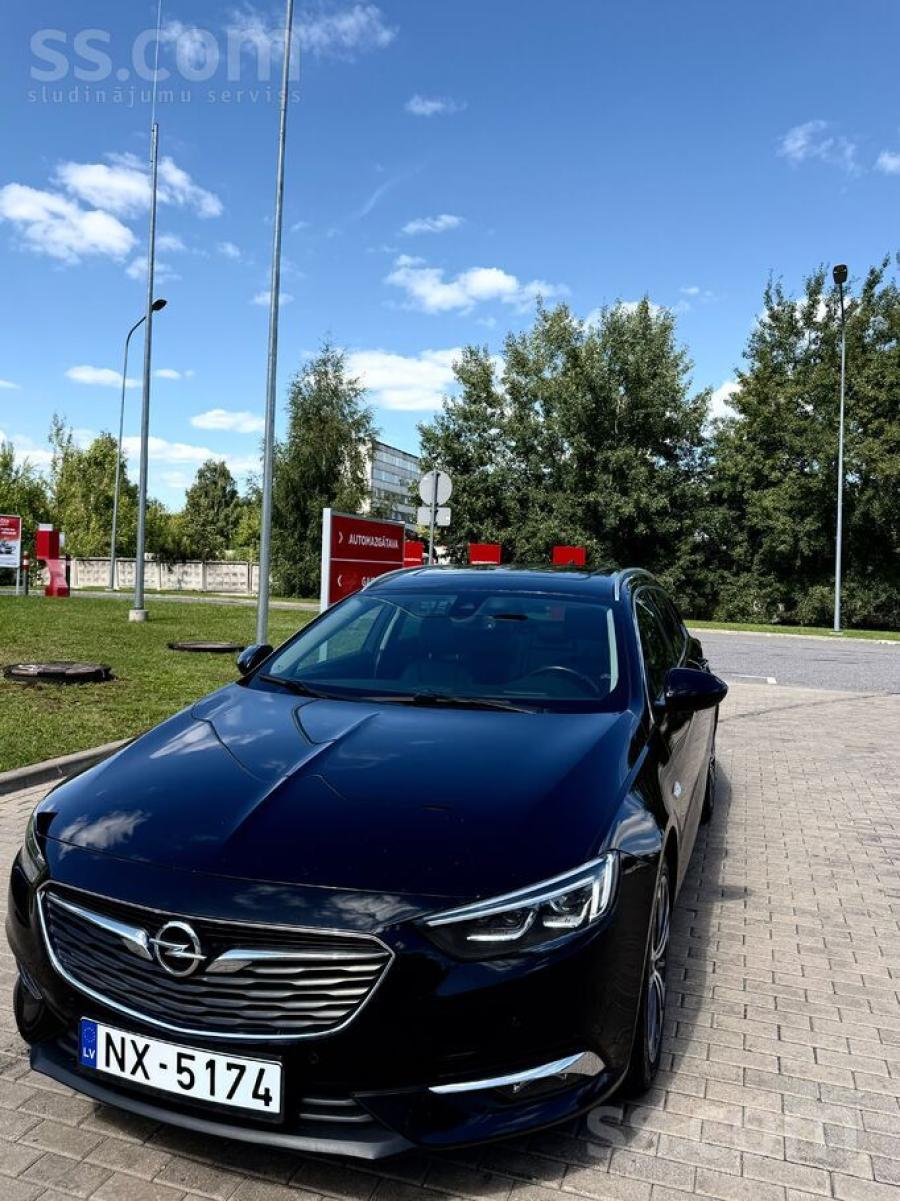 Black Opel Insignia 2017 in Riga, with an engine capacity of 2.00 L and mileage of 152 thousand km for 9000 €, photo 1 on AUTOMOTO.COM.LV