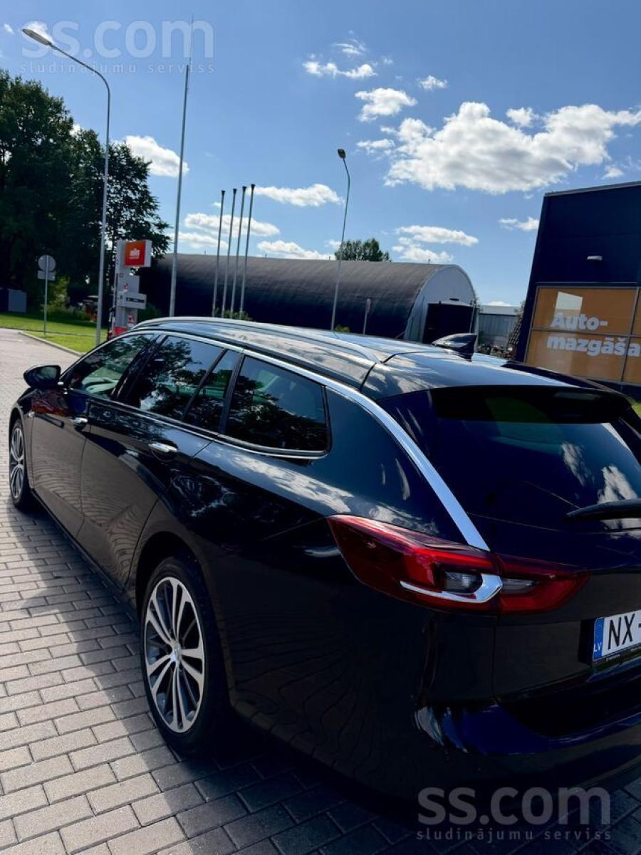 Black Opel Insignia 2017 in Riga, with an engine capacity of 2.00 L and mileage of 152 thousand km for 9000 €, photo 5 on AUTOMOTO.COM.LV