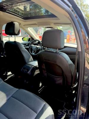 Black Opel Insignia 2017 in Riga, with an engine capacity of 2.00 L and mileage of 152 thousand km for 9000 €, photo 8 on AUTOMOTO.COM.LV