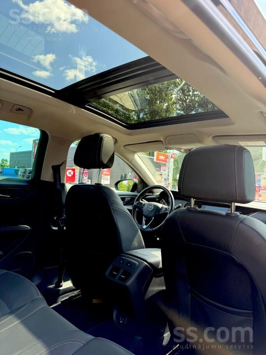 Black Opel Insignia 2017 in Riga, with an engine capacity of 2.00 L and mileage of 152 thousand km for 9000 €, photo 9 on AUTOMOTO.COM.LV