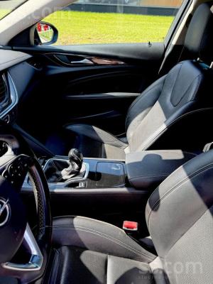 Black Opel Insignia 2017 in Riga, with an engine capacity of 2.00 L and mileage of 152 thousand km for 9000 €, photo 10 on AUTOMOTO.COM.LV
