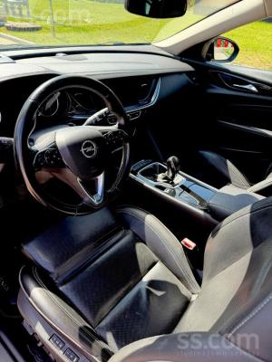 Black Opel Insignia 2017 in Riga, with an engine capacity of 2.00 L and mileage of 152 thousand km for 9000 €, photo 11 on AUTOMOTO.COM.LV