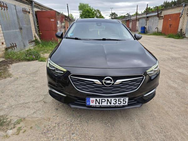 Black Opel Insignia 2017 in Ukmerge, with an engine capacity of 1.96 L and mileage of 131 thousand km for 8500 €, photo 1 on AUTOMOTO.COM.LV