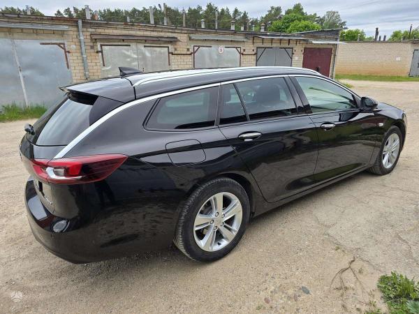 Black Opel Insignia 2017 in Ukmerge, with an engine capacity of 1.96 L and mileage of 131 thousand km for 8500 €, photo 3 on AUTOMOTO.COM.LV