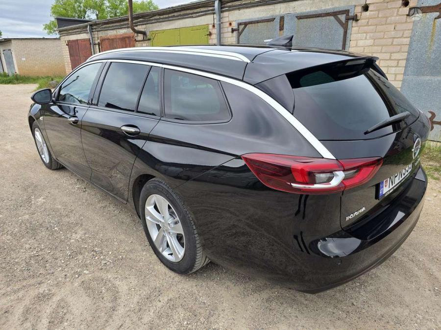 Black Opel Insignia 2017 in Ukmerge, with an engine capacity of 1.96 L and mileage of 131 thousand km for 8500 €, photo 5 on AUTOMOTO.COM.LV