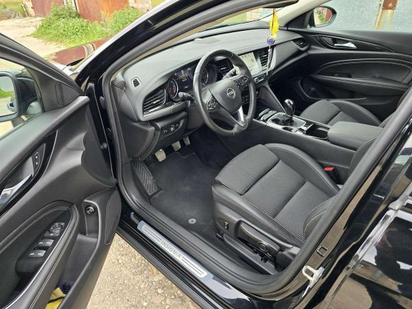 Black Opel Insignia 2017 in Ukmerge, with an engine capacity of 1.96 L and mileage of 131 thousand km for 8500 €, photo 5 on AUTOMOTO.COM.LV