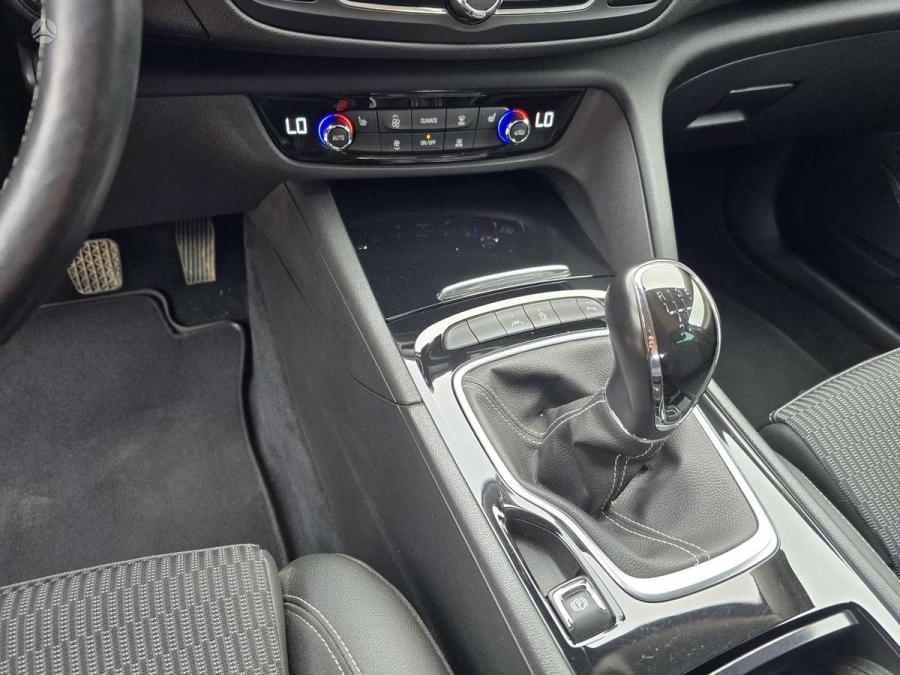 Black Opel Insignia 2017 in Ukmerge, with an engine capacity of 1.96 L and mileage of 131 thousand km for 8500 €, photo 12 on AUTOMOTO.COM.LV