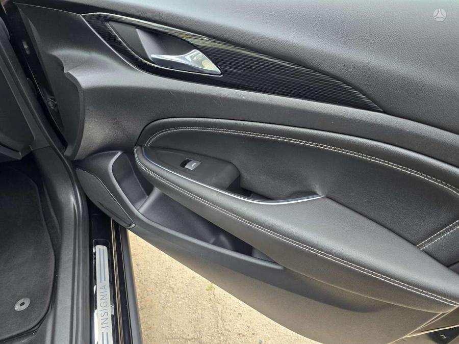 Black Opel Insignia 2017 in Ukmerge, with an engine capacity of 1.96 L and mileage of 131 thousand km for 8500 €, photo 19 on AUTOMOTO.COM.LV