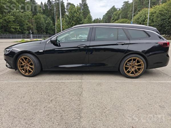 Opel Insignia 2017 in Ogre on AUTOMOTO.COM.LV Black Opel Insignia 2017 in Ogre, with an engine capacity of 2.00 L and mileage of 250 thousand km for 10350 €, photo 4 on AUTOMOTO.COM.LV