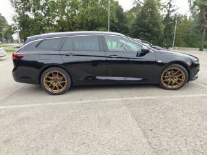 Black Opel Insignia 2017 in Ogre, with an engine capacity of 2.00 L and mileage of 250 thousand km for 10350 €, photo 5 on AUTOMOTO.COM.LV