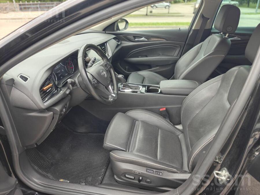 Black Opel Insignia 2017 in Ogre, with an engine capacity of 2.00 L and mileage of 250 thousand km for 10350 €, photo 9 on AUTOMOTO.COM.LV