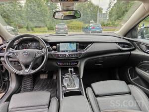 Black Opel Insignia 2017 in Ogre, with an engine capacity of 2.00 L and mileage of 250 thousand km for 10350 €, photo 10 on AUTOMOTO.COM.LV