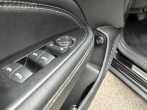 Black Opel Insignia 2017 in Ogre, with an engine capacity of 2.00 L and mileage of 250 thousand km for 10350 €, photo 12 on AUTOMOTO.COM.LV