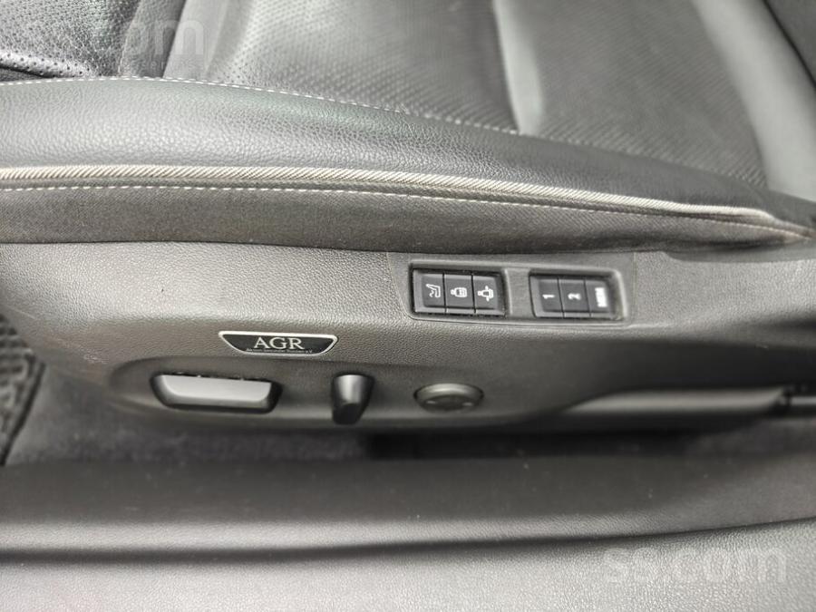 Black Opel Insignia 2017 in Ogre, with an engine capacity of 2.00 L and mileage of 250 thousand km for 10350 €, photo 13 on AUTOMOTO.COM.LV
