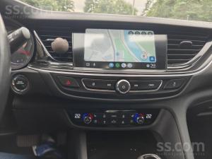 Black Opel Insignia 2017 in Ogre, with an engine capacity of 2.00 L and mileage of 250 thousand km for 10350 €, photo 15 on AUTOMOTO.COM.LV