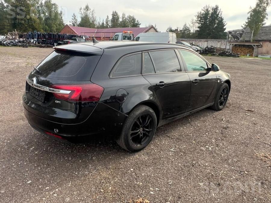 Black Opel Insignia 2017 in Daugavpils, with an engine capacity of 1.60 L and mileage of 251 thousand km for 4800 €, photo 4 on AUTOMOTO.COM.LV